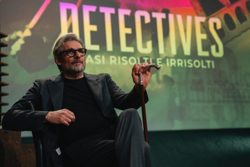 Pino Rinaldi, chi è il conduttore di Detectives: età, vero nome, lutto ...